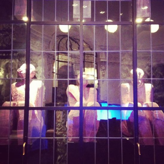 Magritte Raining Men – Iles Formula